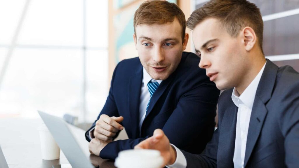 10 Tips on How to Make a Perfect Sales Presentation - FlySlides