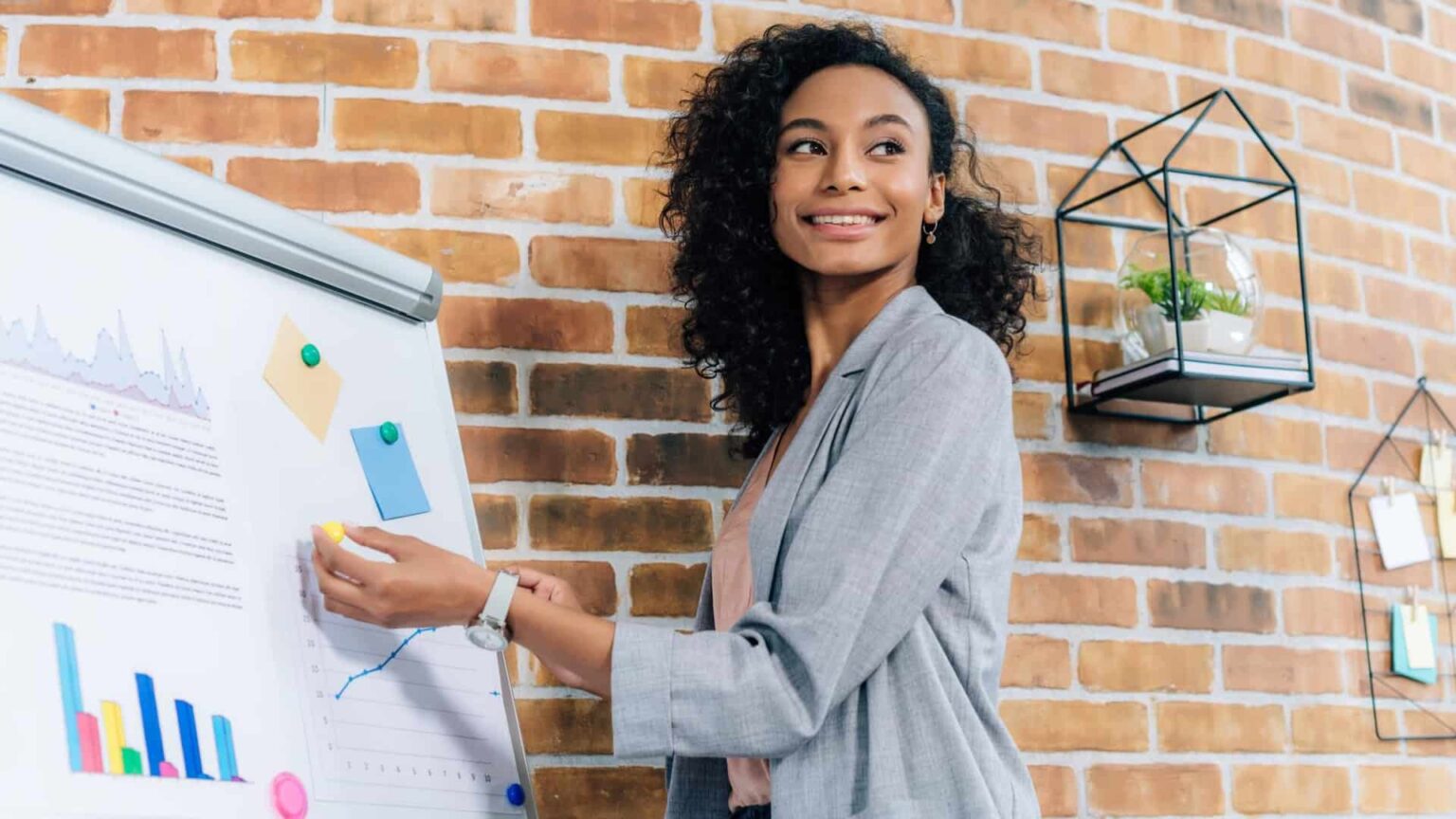 10 Tips on How to Make a Perfect Sales Presentation - FlySlides