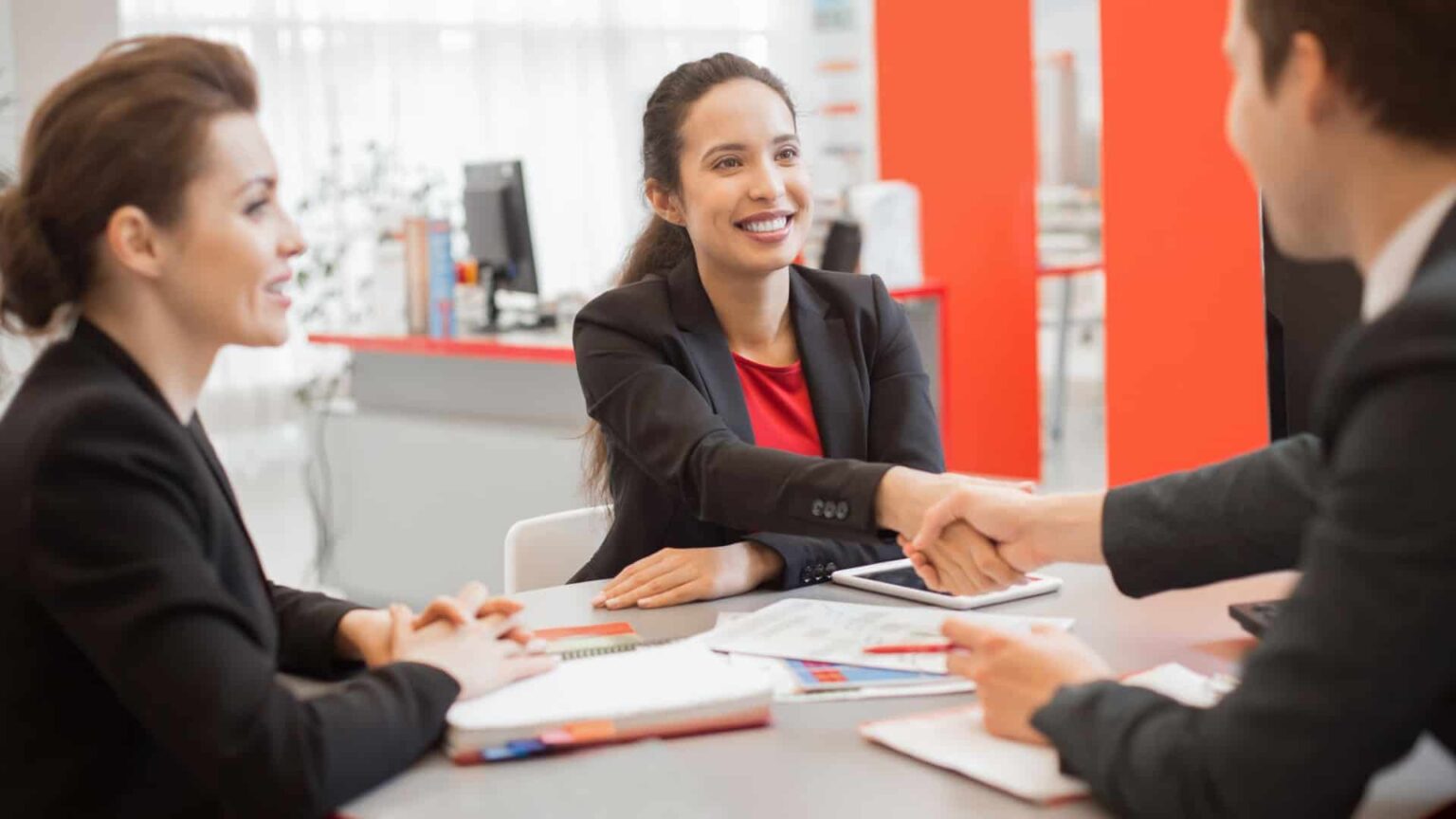 10 Tips on How to Make a Perfect Sales Presentation - FlySlides